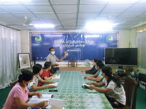 မူဆယ်ခရိုင် Community Centre ခန်းမ၌ စာပေချစ်မြတ်နိုးသူများနှင့် ပူးပေါင်း၍ စာဖတ်ဝိုင်းကျင်းပ