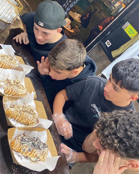 משעה אחרי צאת שבת עד 400