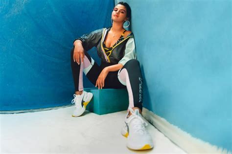 Selena Gomez Sports Bra 4 Selena Gomez Sports Bra 4