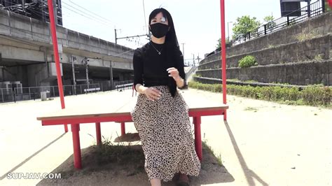 FC2 PPV 3380832 無素人個撮黒髪ロング前髪パッツンの従順ドMスレンダー巨乳娘と露出散歩 人が行交うなか嫌がりながらもリモ