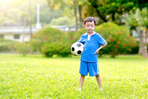 サッカーは子どもを成長させる？目的別のスクールの選び方や楽しみ方 Teniteo テニテオ