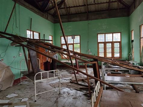 Dvb ဂန့်ဂေါမြို့နယ်က ပြိုကျသွားသည့် တိုက်နယ်ဆေးရုံကို အဖွဲ့စုံ သွားရောက်စစ်ဆေး