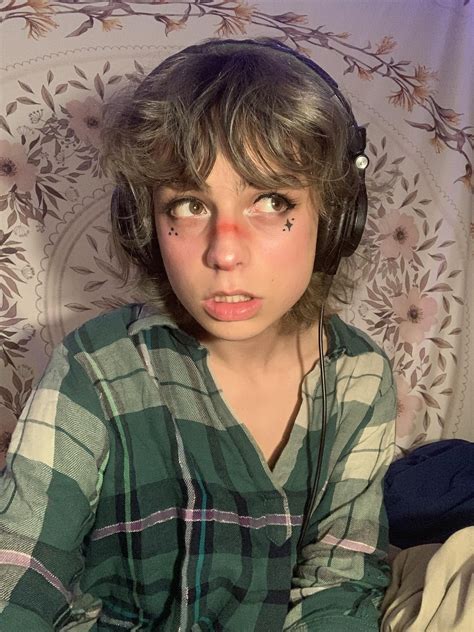 Felt Really Cute And Androgynous In This Flannel And Makeup R