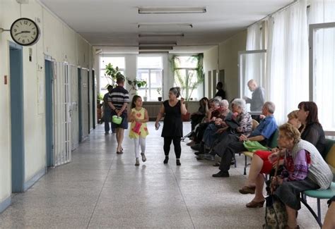 Почти всеки трети българин се справя трудно с разходите за здраве