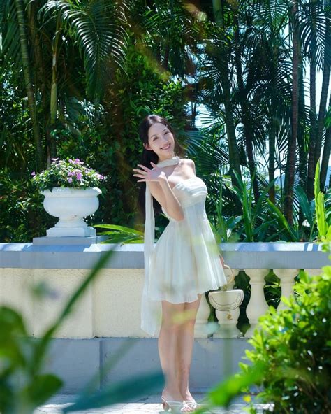 《中3》美女評審海兒火辣cosplay挑戰網民眼球 性感緊身小背心展示噴血3d身材 星島日報