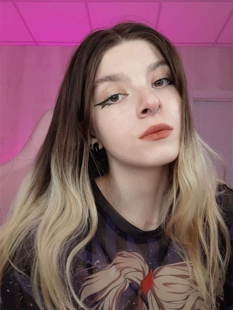 Mia Chi Live Cams Skype Teams Discord Telegram