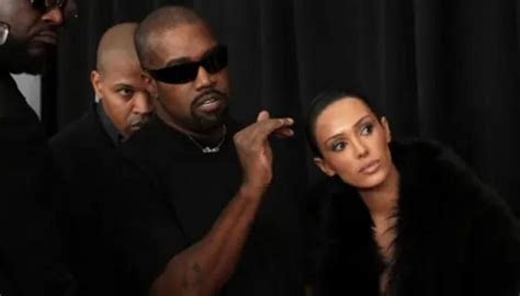 تصاویر برهنه کار خودش را کرد؛ خواننده معروف از همسرش جدا شد