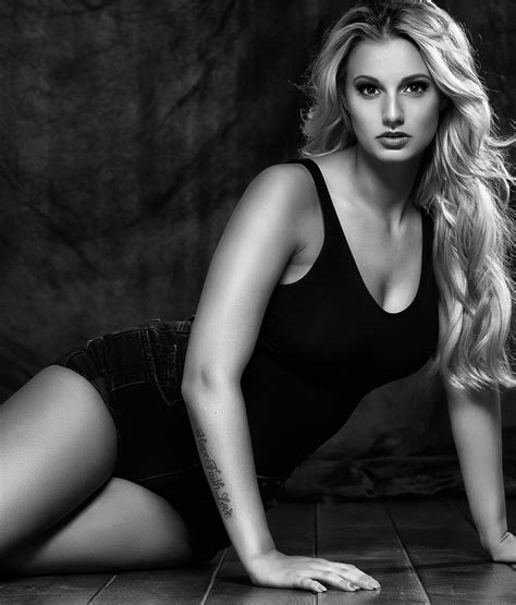 1366x1600 Resolution Blonde Sexy Women Monochrome 1366x1600 Resolution