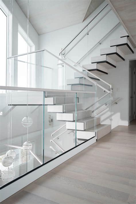 Ultra Modern Flight Stack System With Glass Railing Viewrail