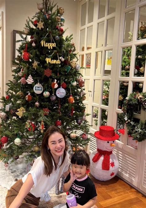 Photo Gallery ส่องบ้านคนดังตกแต่งต้นคริสต์มาส รับเทศกาลแห่งความสุข