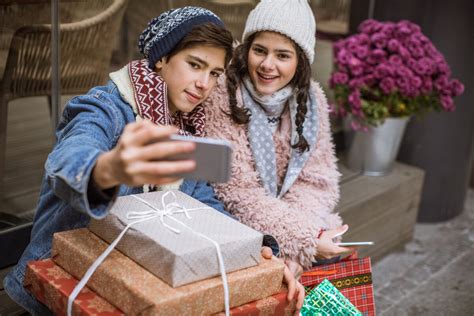 100 новогодних подарков современным подросткам идеи что подарить на Новый год мальчикам и