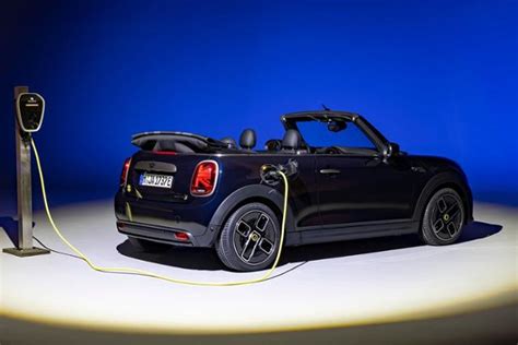 미니 오픈 톱 전동화 드라이빙 ‘쿠퍼 Se 컨버터블 공개 한국일보