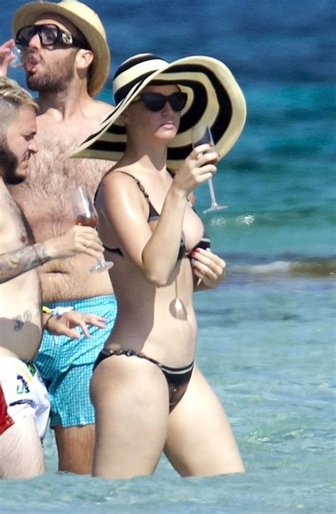 Katy Perry Tits Gut And Ass In A Bikini 7
