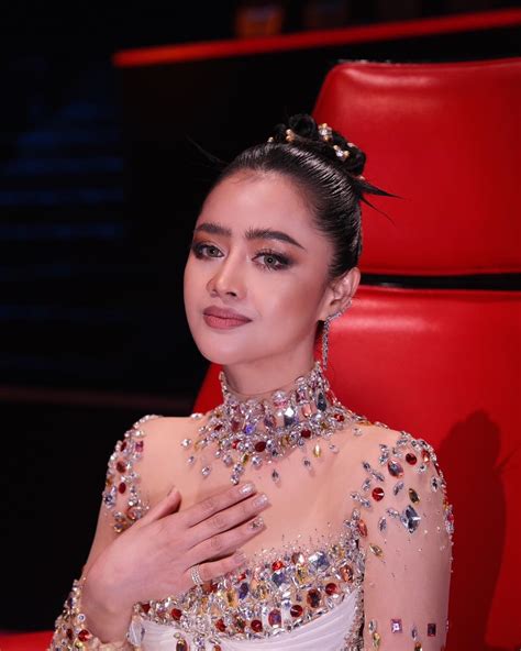 រាត្រីផ្ដាច់ព្រ័ត្រ ឱក សុគន្ធកញ្ញា បញ្ចេញសម្រស់ស្អាតខ្លាំង មិនសរសើរមិនបាន Khmerload