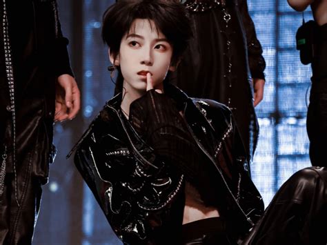 【tf家族 杨博文·guilty Focus】哥哥我可以摸摸你的腹肌嘛～ Bili38406186171 默认收藏夹 哔哩哔哩视频