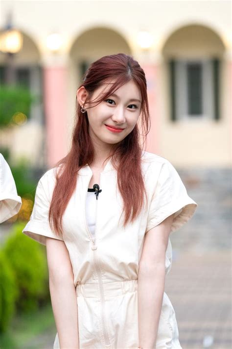 Itzy Pics On Twitter Itzy Girl Instagram Update