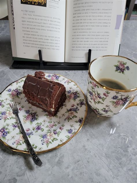케이크 커피 그리고 책 평산책방
