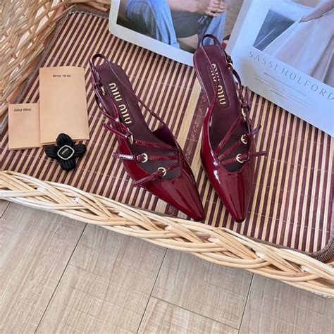 Босоножки Женский Miu Miu Шпилька Кожа натуральная лакированная размер 39 Легкая модель Лето