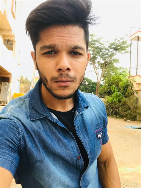 Sanjushusanth Medium