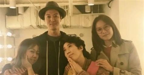 조윤희♥이동건 열애 공개후 대학로 데이트 훈훈미모 시선집중