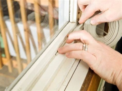 Заделка оконных щелей чем заделать замазать устранить щели в окнах ремонт