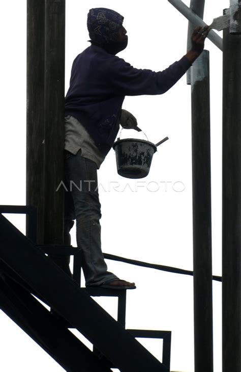 Jembatan Penyeberangan ANTARA Foto