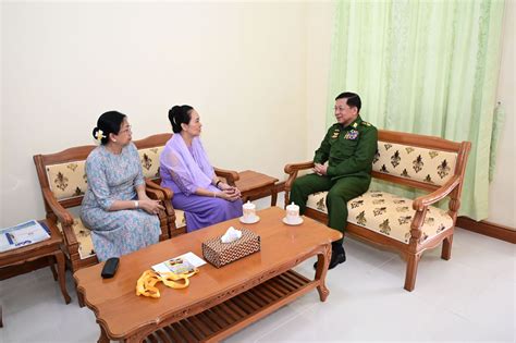 နိုင်ငံတော်စီမံအုပ်ချုပ်ရေးကောင်စီဥက္ကဋ္ဌ တပ်မတော်ကာကွယ်ရေးဦးစီးချုပ် ဗိုလ်ချုပ်မှူးကြီး မင