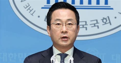 민주 ‘이재명 습격범 당적 공개 불가에 “경찰 소극적 태도의혹 남기면 안돼”