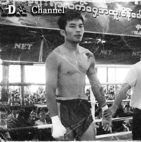 ဘိလပ်မြေစက်ရုံကလပ်က ကစားသမားများ မနက်ခင်း Training ကိုအောင်ခိုင်ကတော့ ရှေ့ဆုံးက ကြမ်းနေပြီ 😁