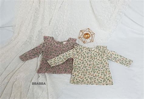 레이잼잼 신축성좋은 잔꽃무늬 프릴티셔츠 D85번 ♡꽃프릴티셔츠♡ 잔꽃무늬가 예쁜 프릴티셔츠입니다