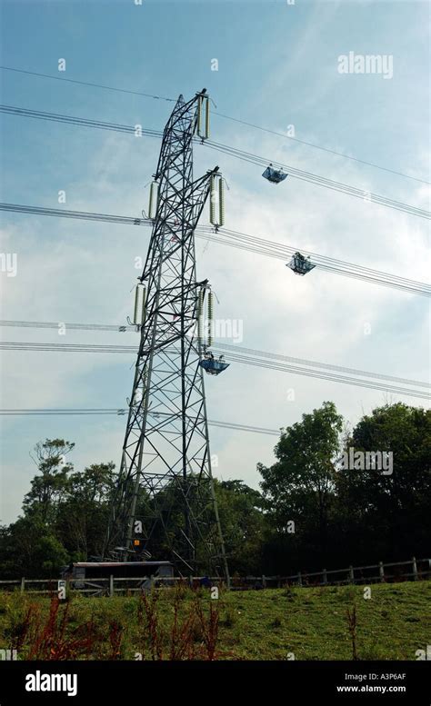 Electricity Workers Working On Live Power Lines Stock Photo Alamy