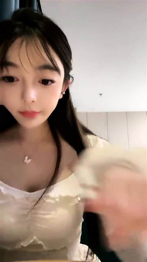 頂級氣質女神主播小松奈奈白虎美乳露臉直播