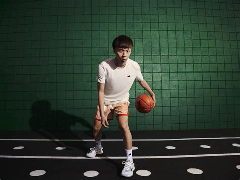 「台灣最強高中生」ray 驚喜出演 Adidas 官方廣告影片，與 Gilbert Arenas 等大咖名人同框！ Juksy 街星