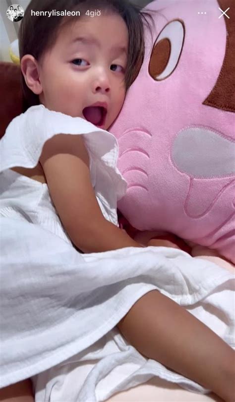 Leon Khiến Fan Lụi Tim Khi Liên Tục Vẫy Chào Công Nhân Vệ Sinh Hà