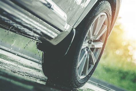 5 Important Things To Know About Hydroplaning Superior Auto Service
