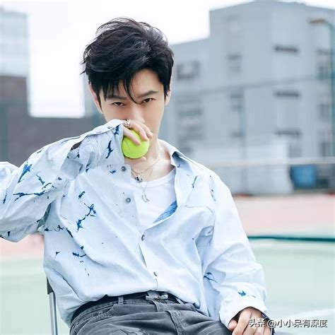 Touching And Hugging With Zhong Lifang Netizen The Distance Between