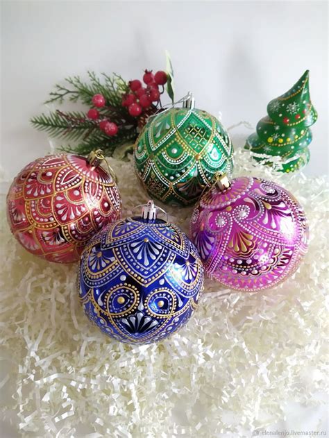 Ёлочный шар с ручной росписью остались синий и красный в интернет магазине на Ярмарке Мастеров