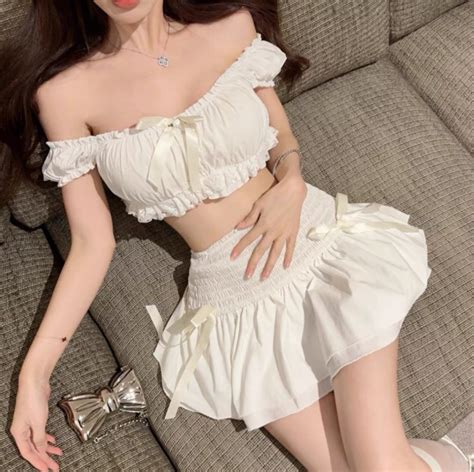 퍼프 셔링 리본 크롭 탑 캉캉 리본 미니 스커트 투피스 셋업 로맨틱 러블리 리본 크롭탑 셔링탑 프릴 미니 스커트 투피스 세트 퍼프 크롭탑 섹시 투피스 글램 투피스 클럽 파티