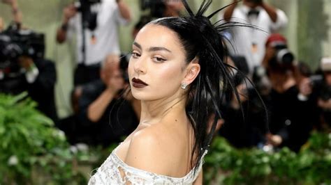 Charli Xcx Wahre Romanze Charli Xcx Shows The Most Brat Thing You Can