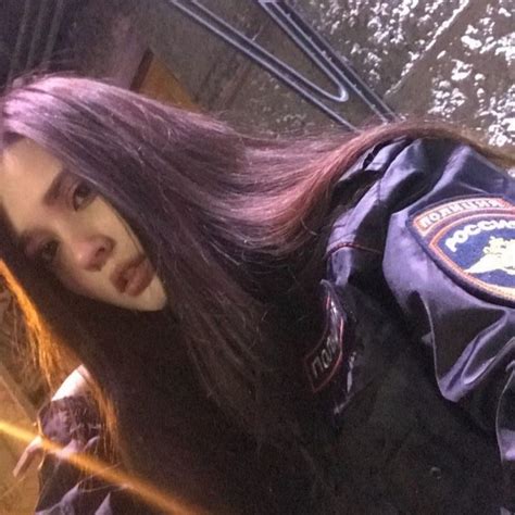 Создать мем девушка в форме полицейского без лица шатенки в