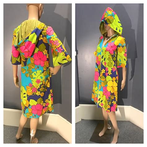 Hibiscus Hawaiian Print 1960s Vintage 1960s Neon Bar Gem