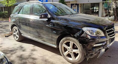 Мерцедесом разбио три аутомобила у центру града