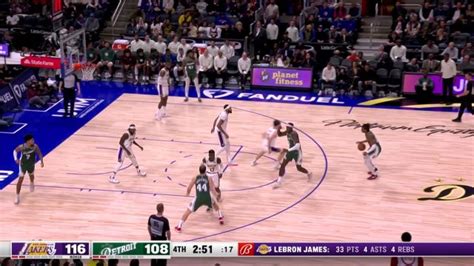 【2022年12月12日 湖人vs活塞集锦】施罗德冲向篮下试图找到机会 艾维黄雀在后送上排球大帽 球迷屋