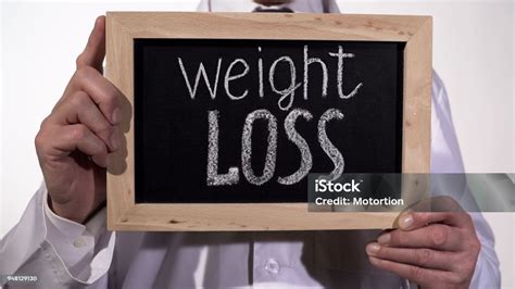건강 한 다이어트 추천 의사 손에 칠판에 무게 손실 텍스트 개념에 대한 스톡 사진 및 기타 이미지 개념 건강관리와 의술 건강한 생활방식 Istock