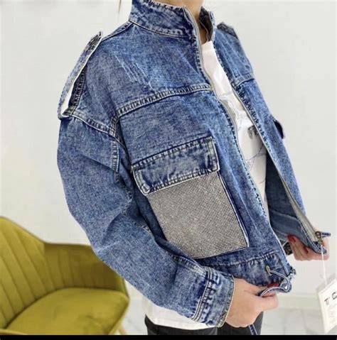 Джинсовая куртка оверсайз со стразами