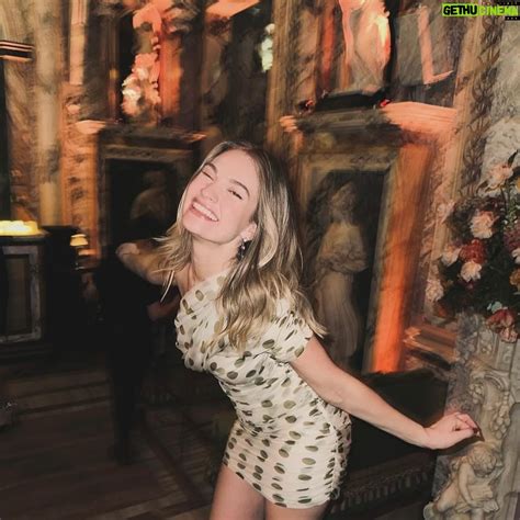 Lily James Wiki Biography Age Gallery Spouse And More