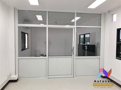 ติดตั้งประตูบานรางแขวน กระจกบานติดตาย รับออกแบบและติดตั้งกระจกอลูมิเนียมทั้งในและนอกสถานที่ หาก