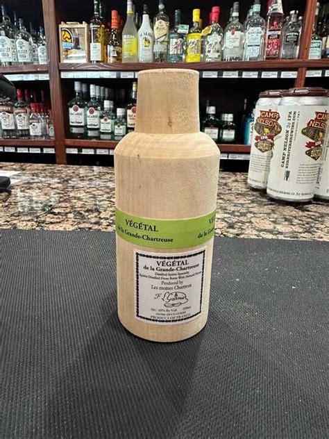 Chartreuse Elixir Vegetal De La Grande Chartreuse Liqueur 100ml