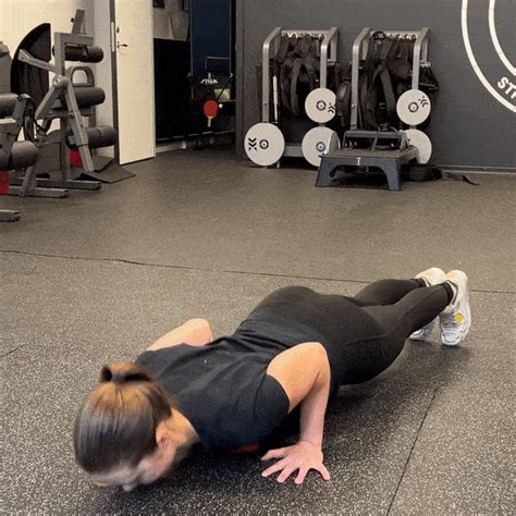 Close Grip Pushups