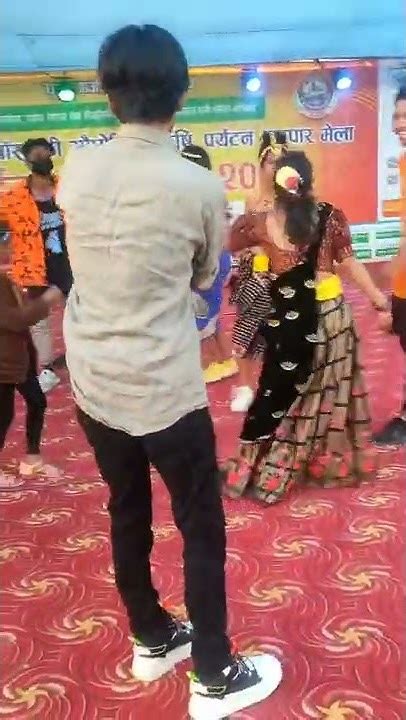 प्रकाश दुतराज गाउदा गाउदै दर्शक बिच Youtube